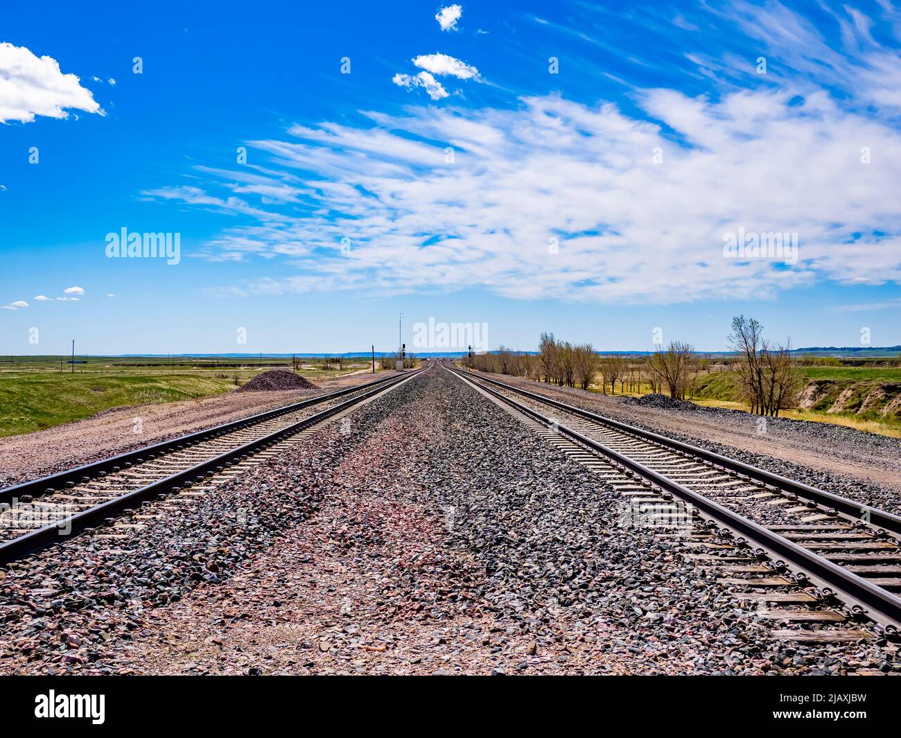 Long straight railroad hi-res stock photography and images - Alamy