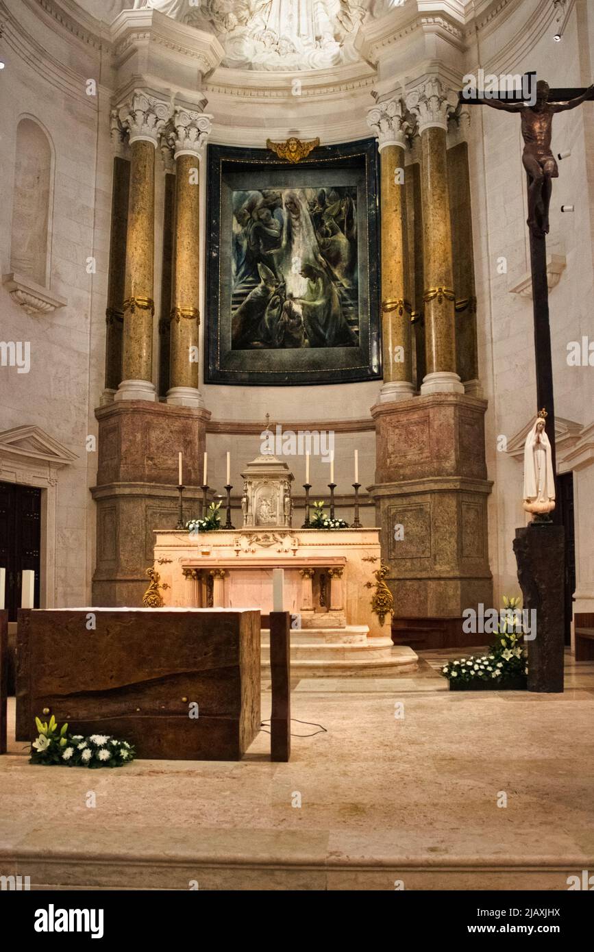 Interior of the famous Sanctuary of Our Lady of Fatima (Portugal Stock ...