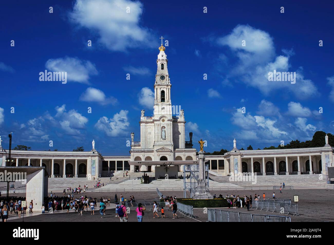 Pilgrims flocking to the famous Sanctuary of Our Lady of Fatima ...
