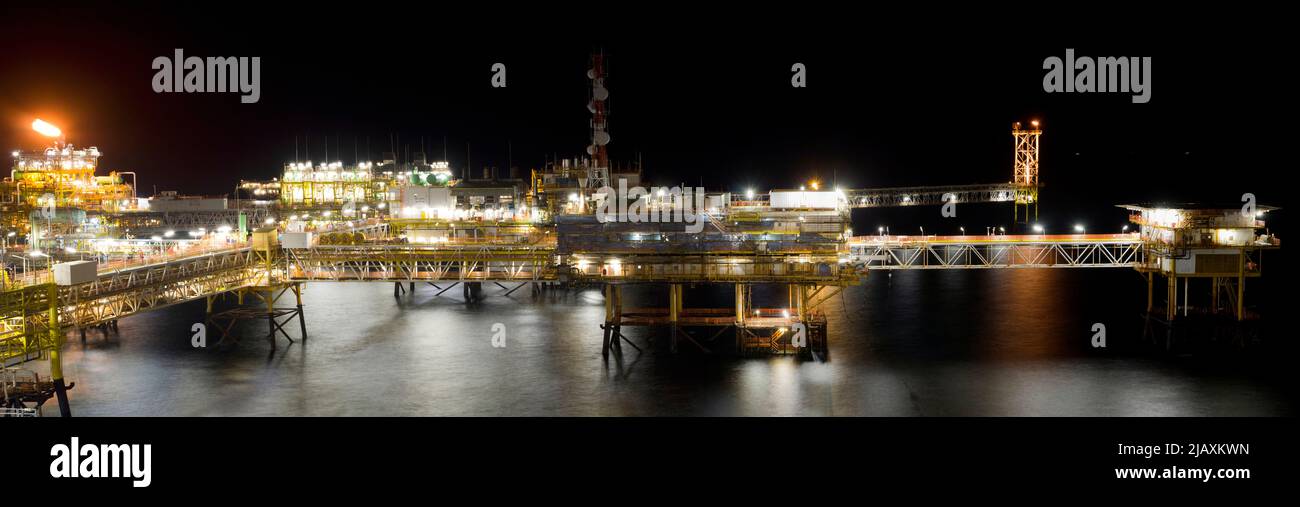 Offshore oil rig or production platform in the South China Sea ...