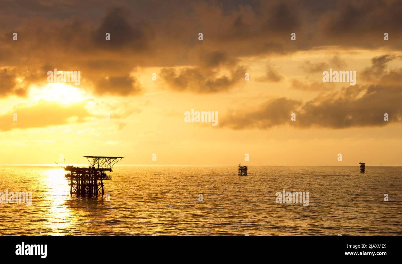 Offshore oil rig or production platform in the South China Sea ...