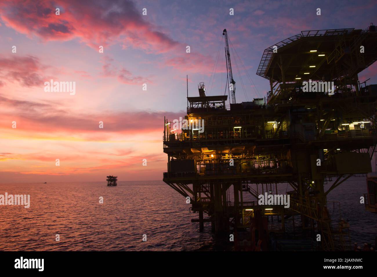 Offshore oil rig or production platform in the South China Sea ...