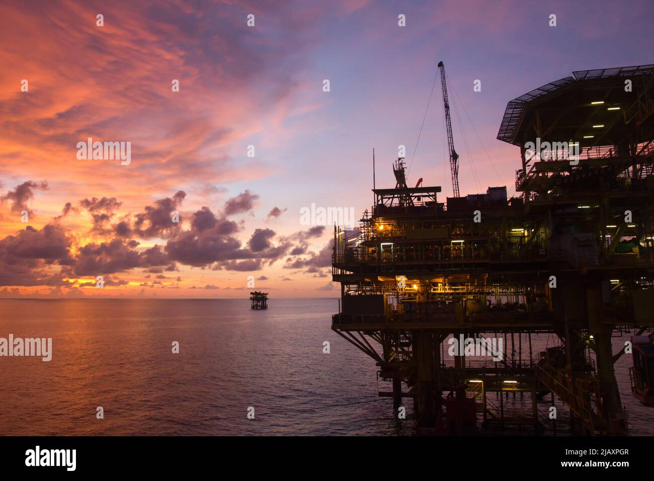 Offshore oil rig or production platform in the South China Sea ...