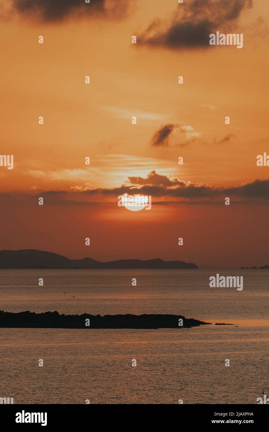 Beautiful sundown over the ocean hi-res stock photography and images ...