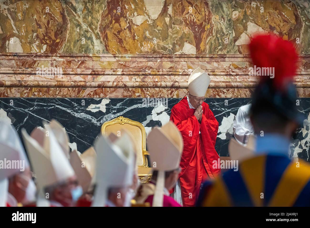 Cardinal Giovanni Battista leads the funeral of the late Cardinal ...