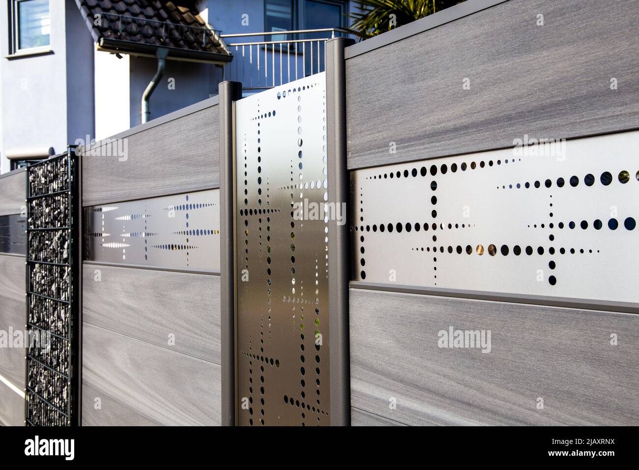 Modern high quality privacy fence Stock Photo - Alamy