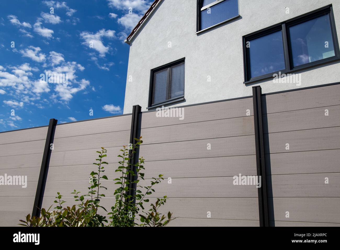 Modern privacy fence as garden or property boundary Stock Photo - Alamy