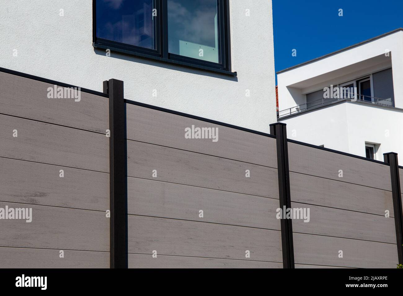 Modern privacy fence as garden or property boundary Stock Photo - Alamy