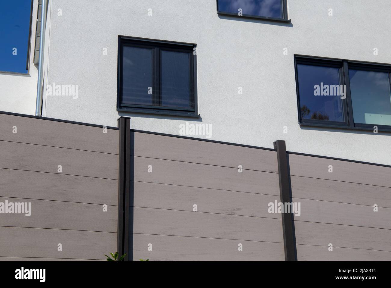 Modern privacy fence as garden or property boundary Stock Photo - Alamy