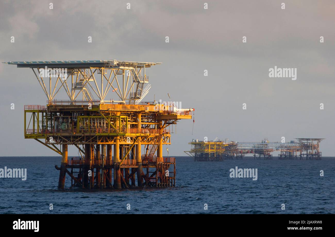 Offshore oil rig or production platform in the South China Sea ...