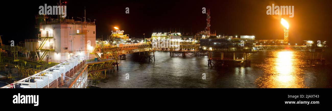 Offshore oil rig or production platform in the South China Sea ...