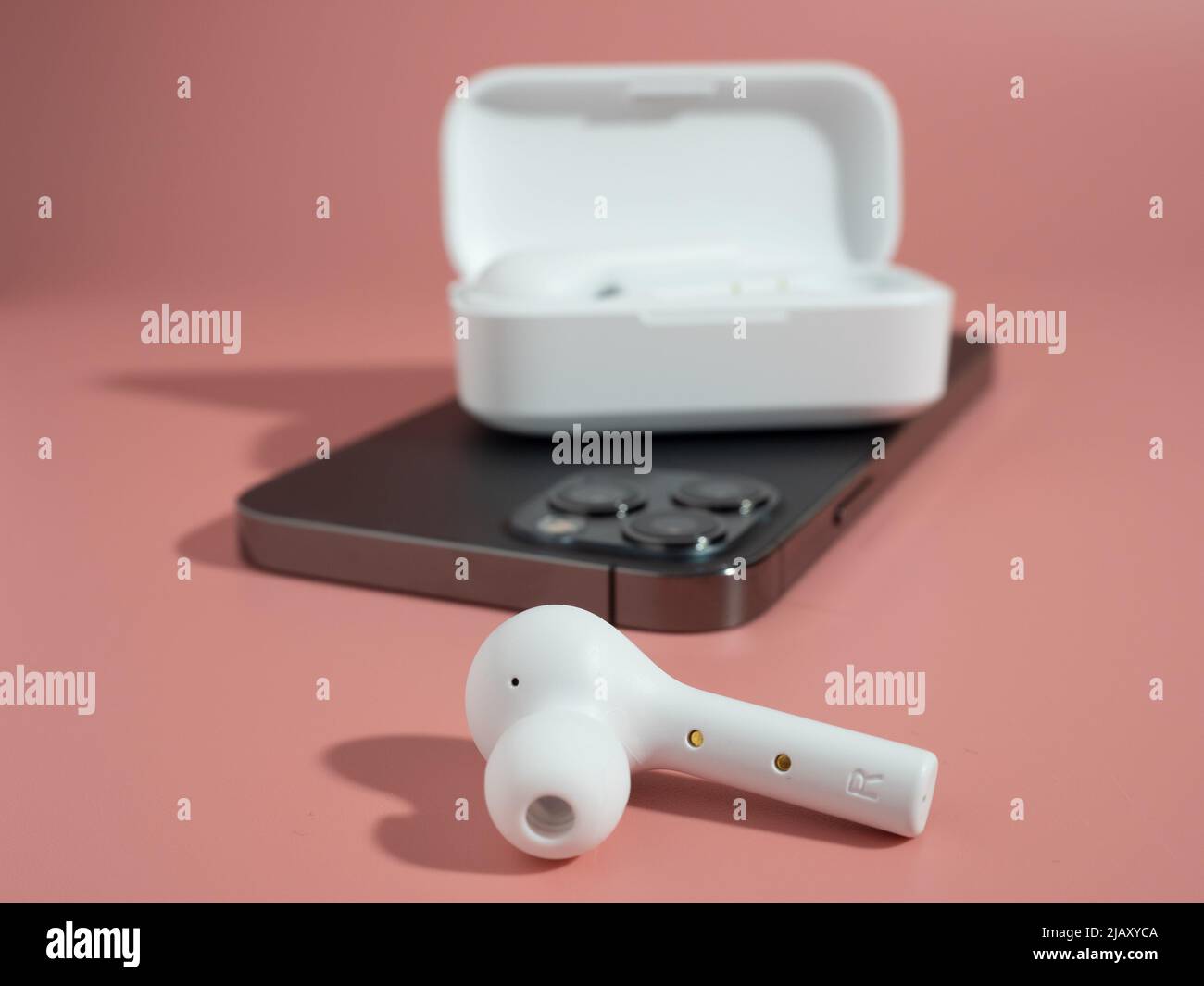 Mobile phone pink box hi-res stock photography and images - Alamy