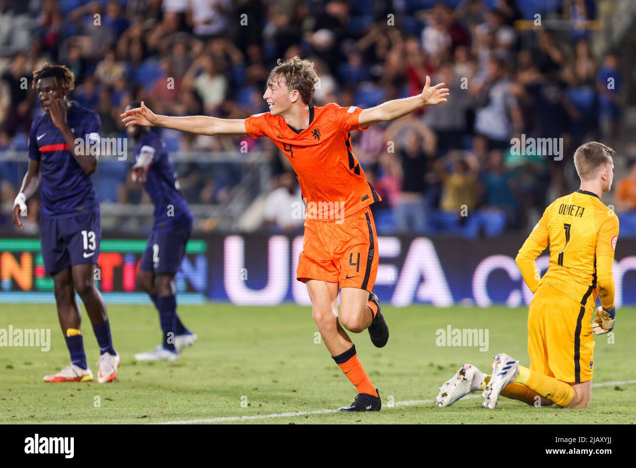 NETANYA, ISRAEL - JUNE 1: Dean Huijsen of the Netherlands U17 ...
