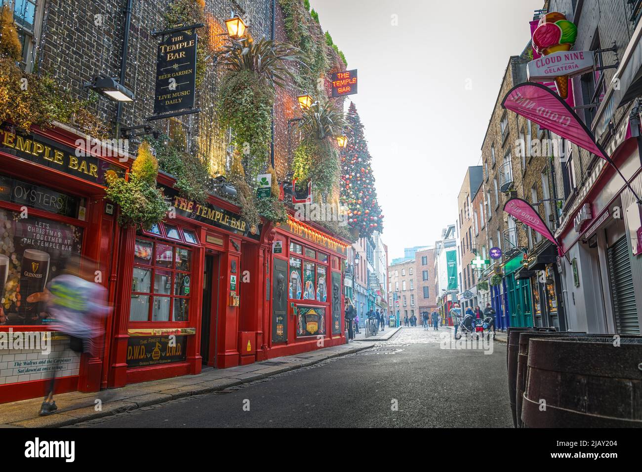 Fleet Street with Temple Bar Pub. Dublin, Ireland Stock Photo - Alamy