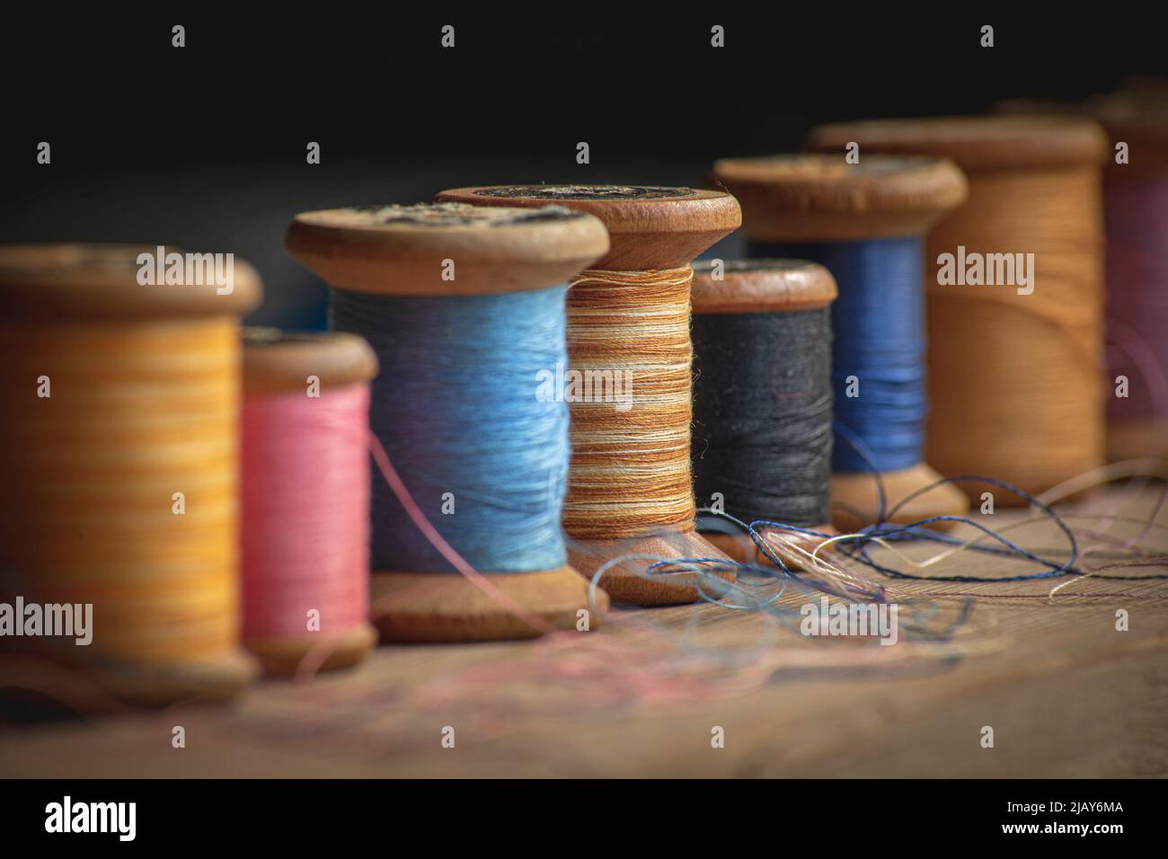 Old spools of thread hi-res stock photography and images - Alamy
