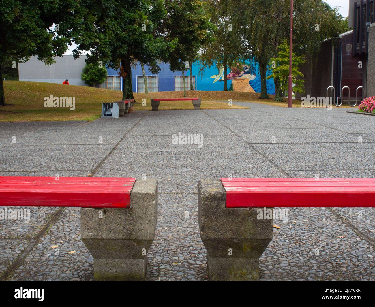 Courtyard Red Outdoor Seating Stock Photo - Alamy