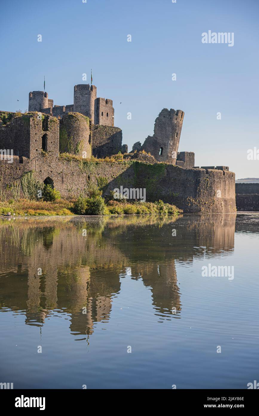 Welsh flag caerphilly castle hi-res stock photography and images - Alamy