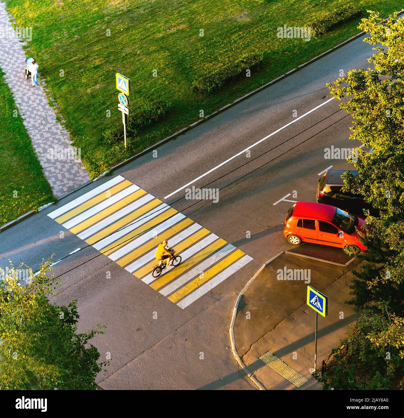 Crosswalk grass hi-res stock photography and images - Alamy