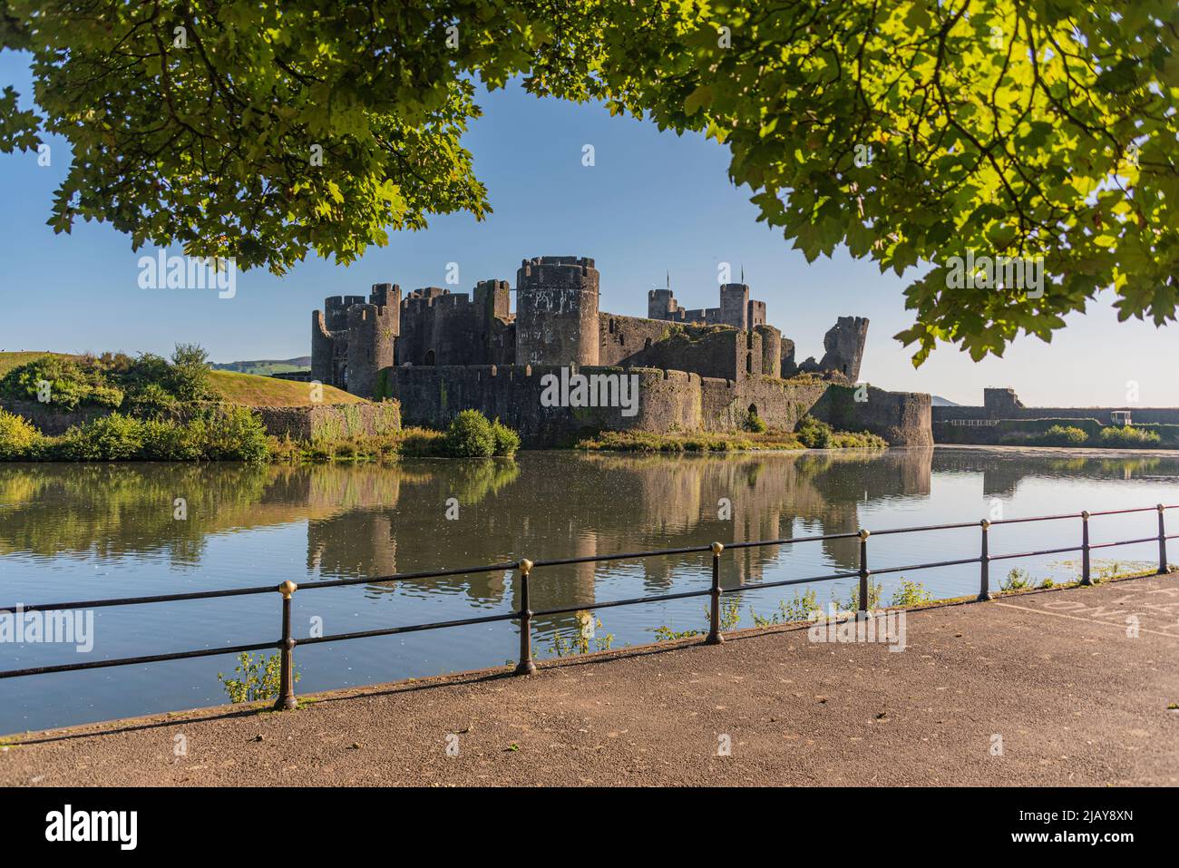 Welsh flag caerphilly castle hi-res stock photography and images - Alamy