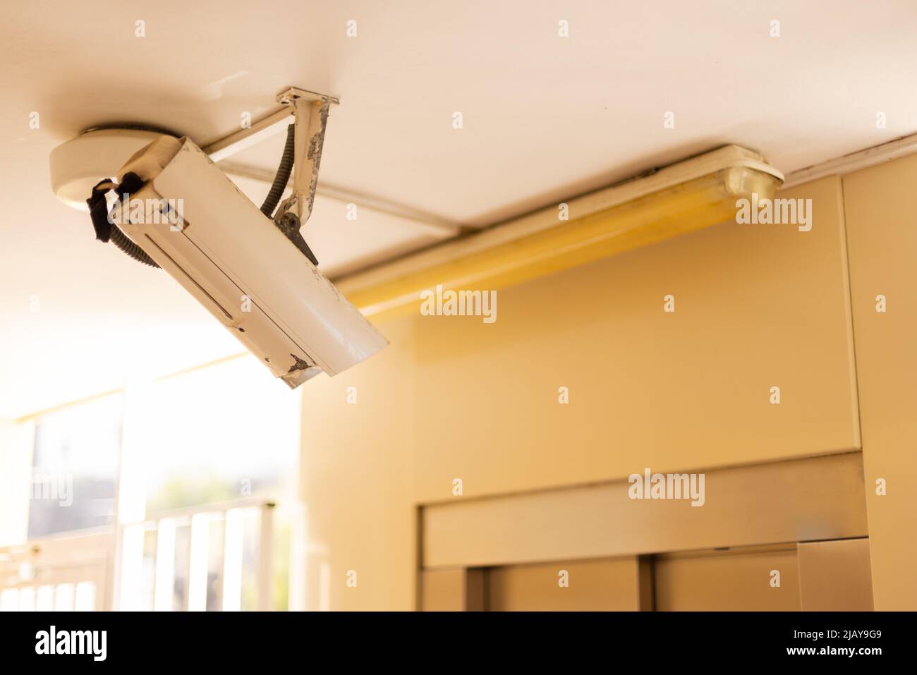 Old security camera hi-res stock photography and images - Alamy