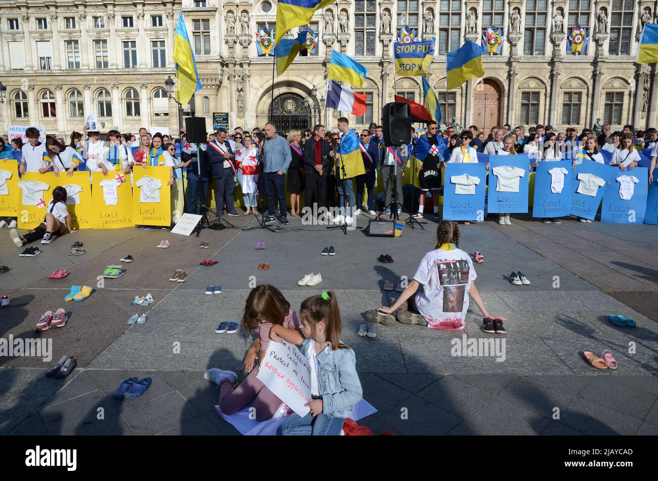 A gathering took place on the square of the Paris City Hall to support ...