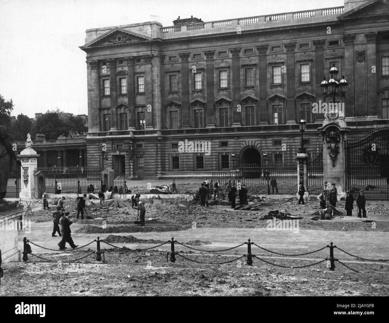 World war ii bomb damage london hi-res stock photography and images - Alamy