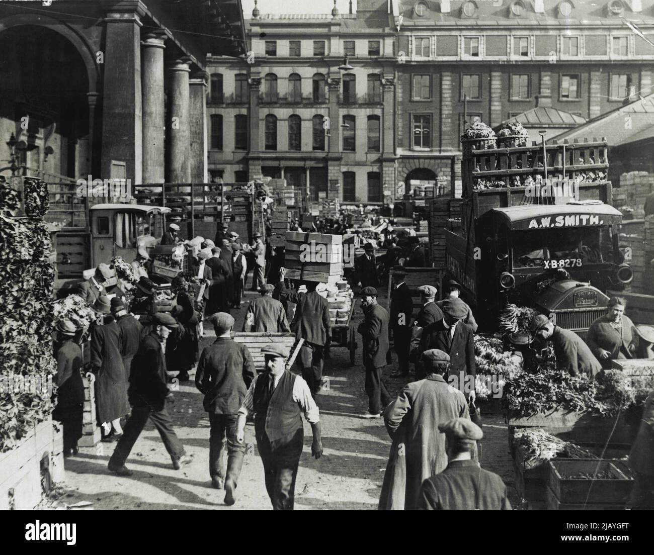 Covent garden london 1930 hi-res stock photography and images - Alamy