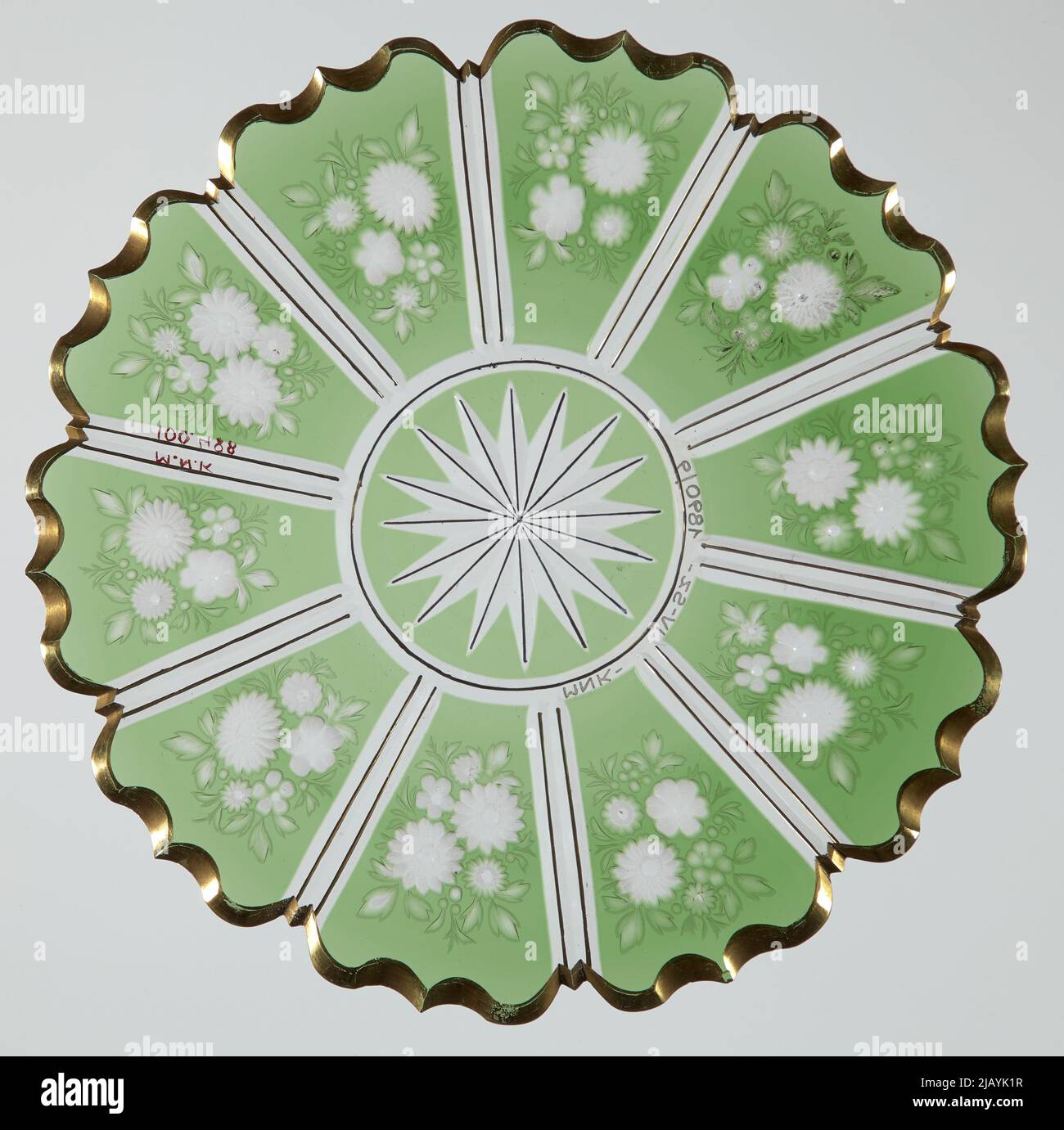 Classic set porcelain plates hi-res stock photography and images - Alamy