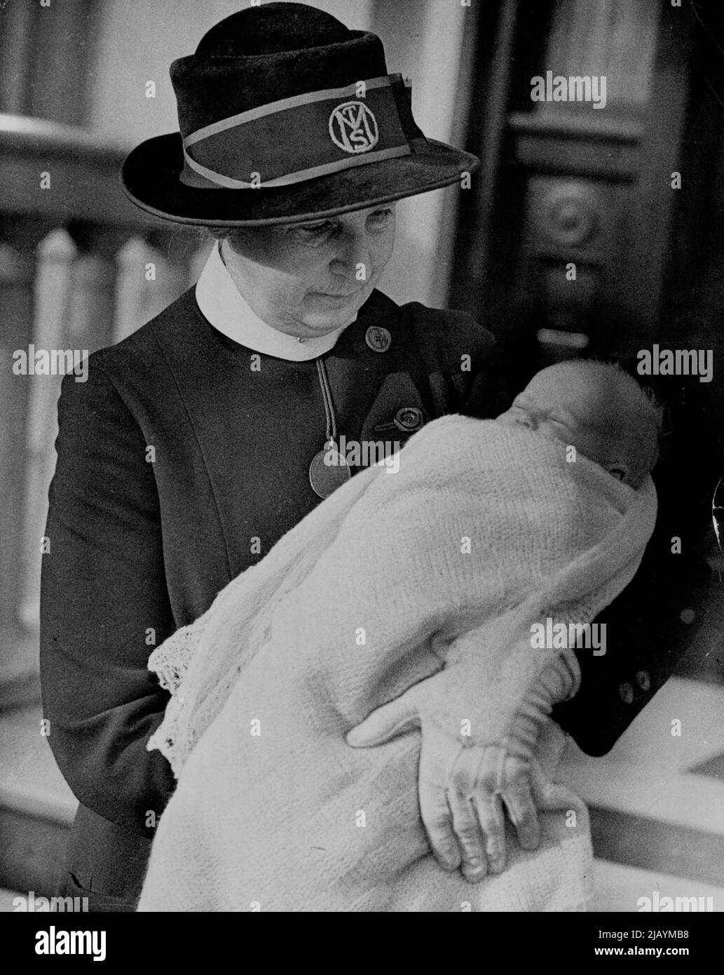 First Pictures of the Baby Daughter of The Duke and Duchess of Kent ...