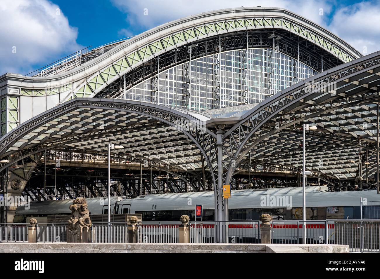 Train Station (Koln Hauptbahnhof) in Cologne, Germany Stock Photo - Alamy