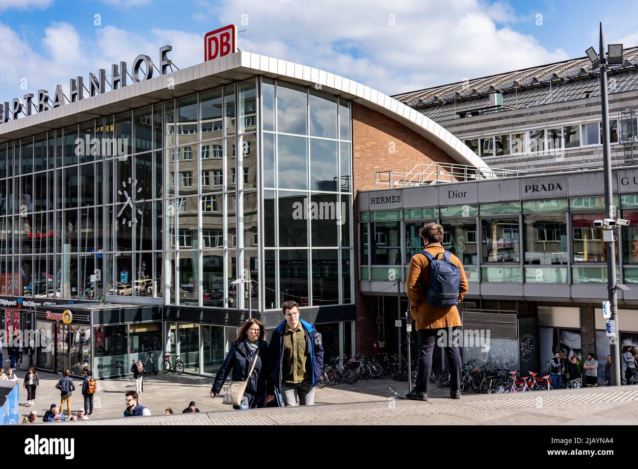 Train Station (Koln Hauptbahnhof) in Cologne, Germany Stock Photo - Alamy