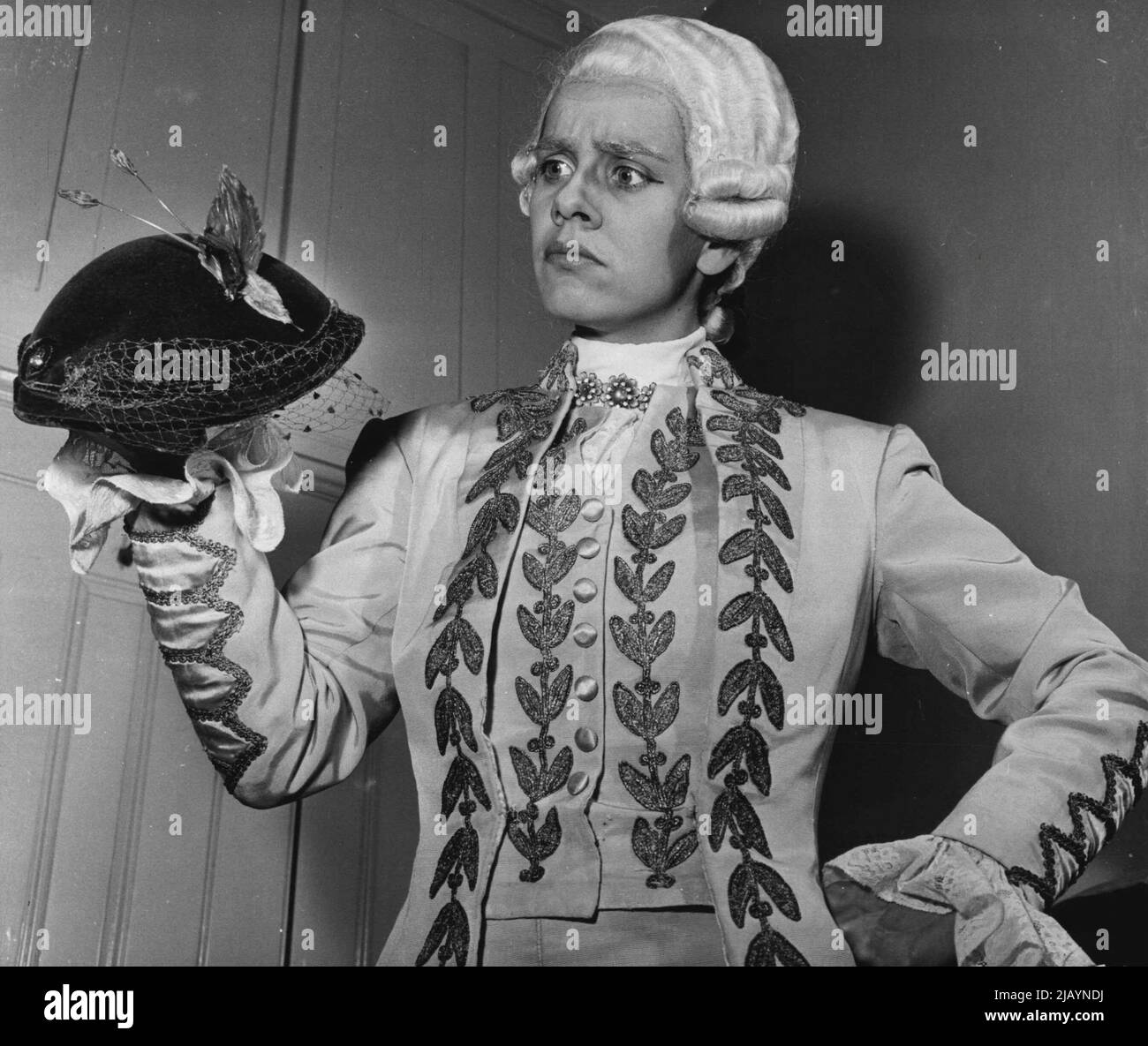 Singer in black hat hi-res stock photography and images - Alamy