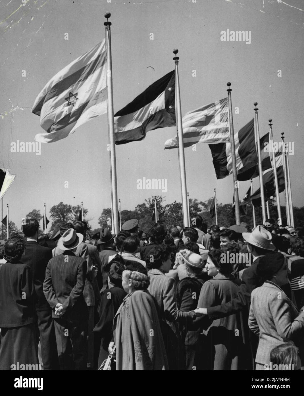Raise Israel Flag at U.N. Headquarters - Moshe Sharett (right), Israel ...