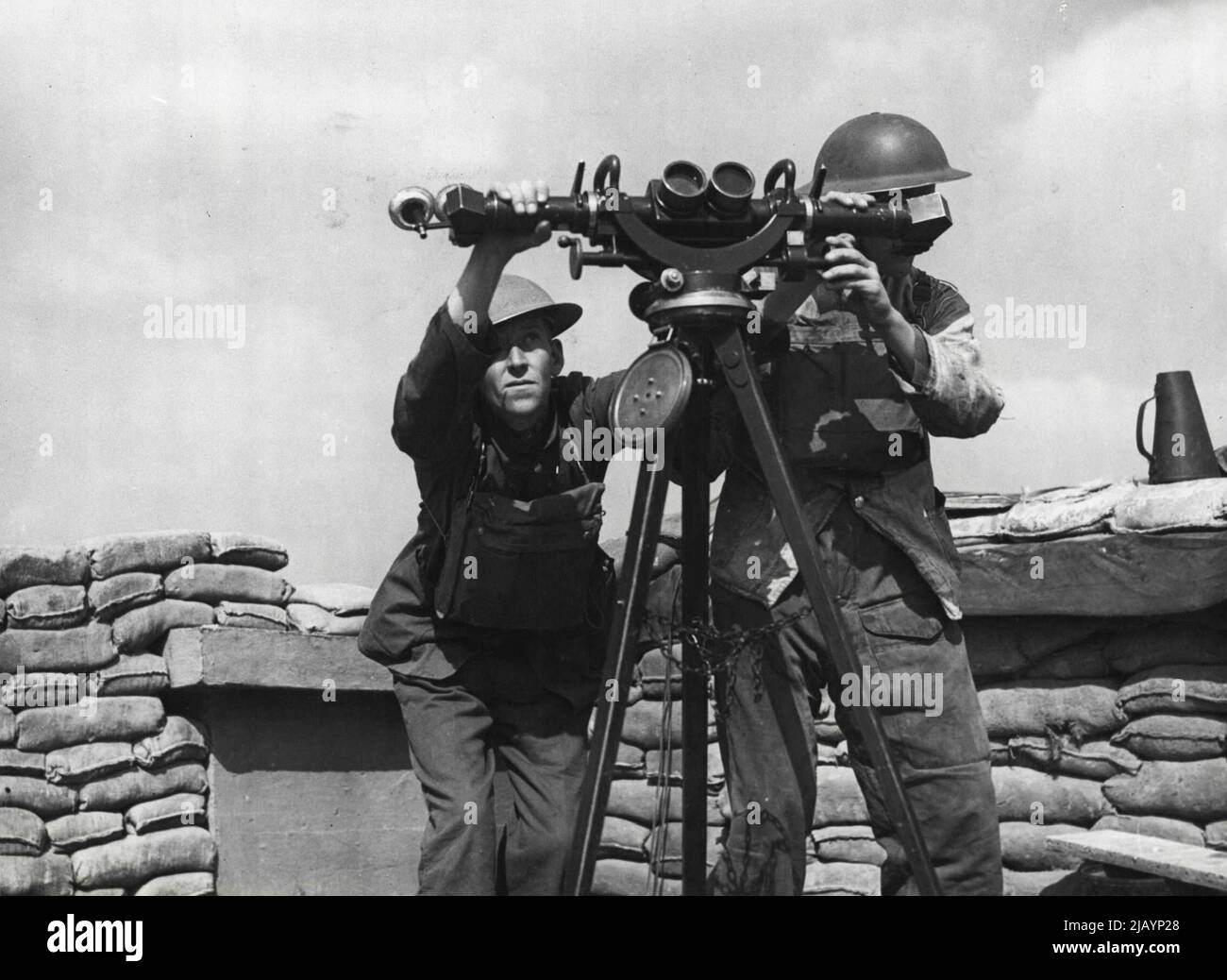 Bravo, The Gunners -- Ant-aircraft "spotters" at work. Gunners of ...