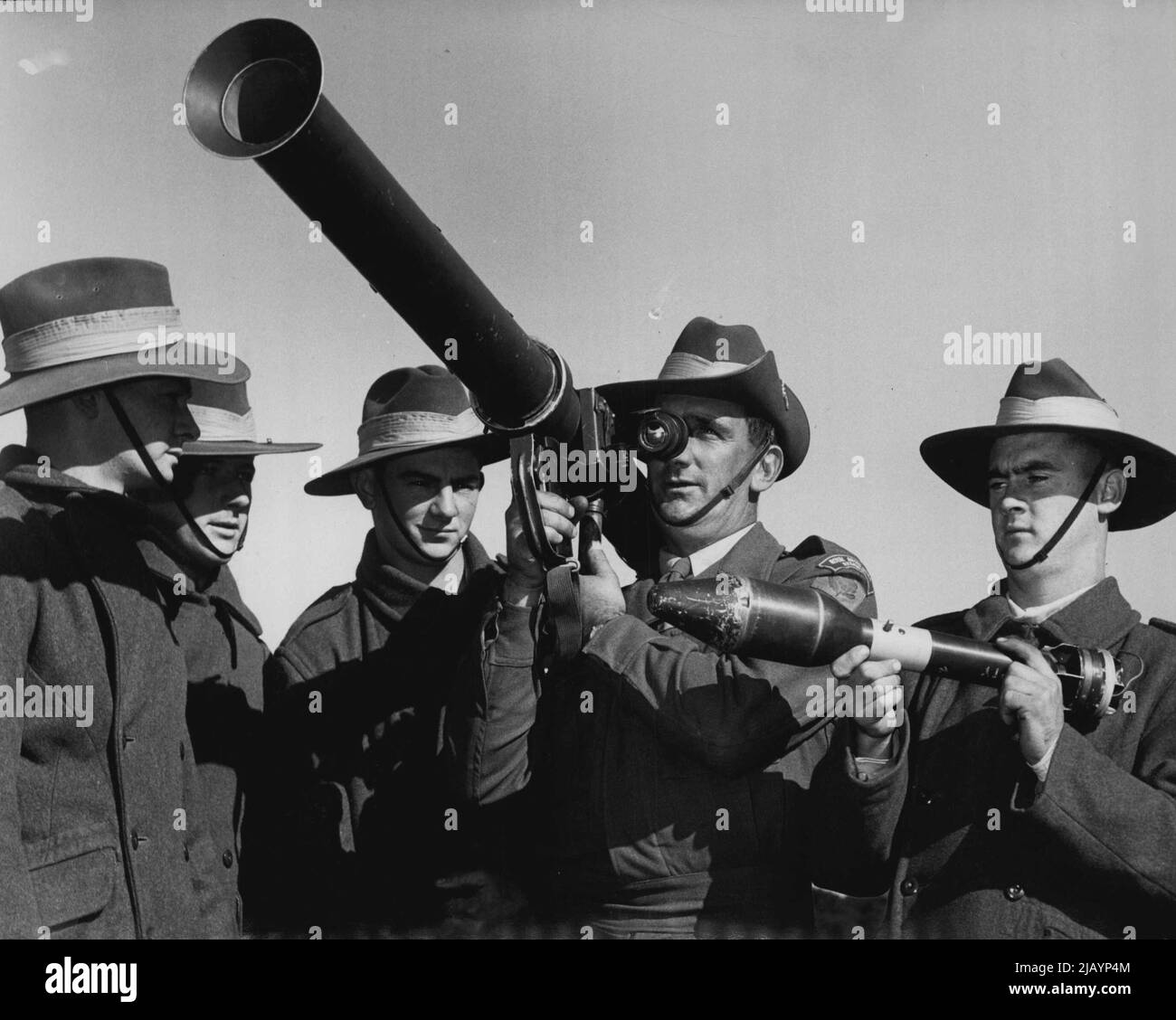 Army Weapons On Show... Trainees from the 13th Trg Batt Watching a ...