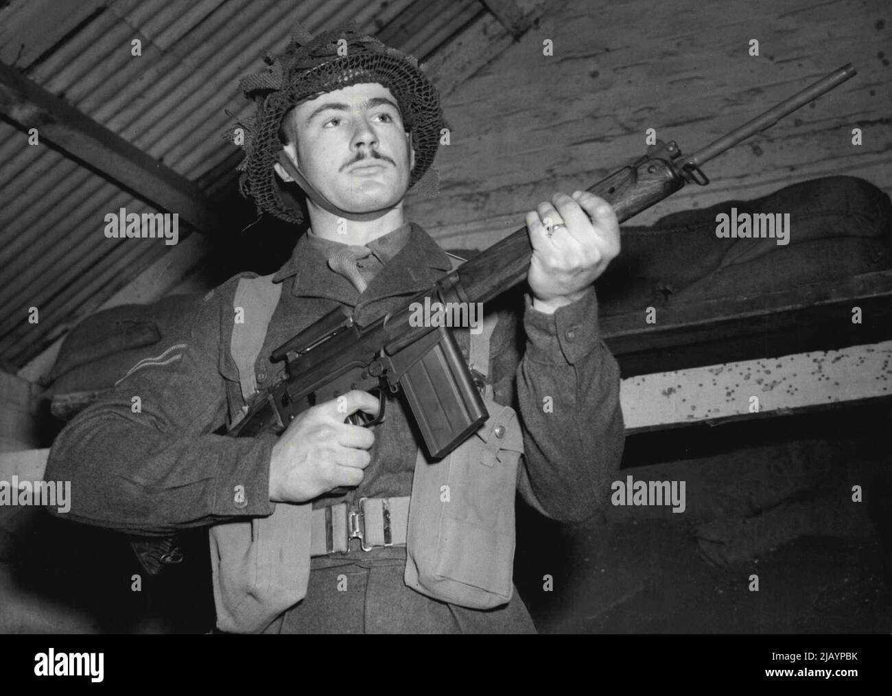 Self loading rifle hi-res stock photography and images - Alamy