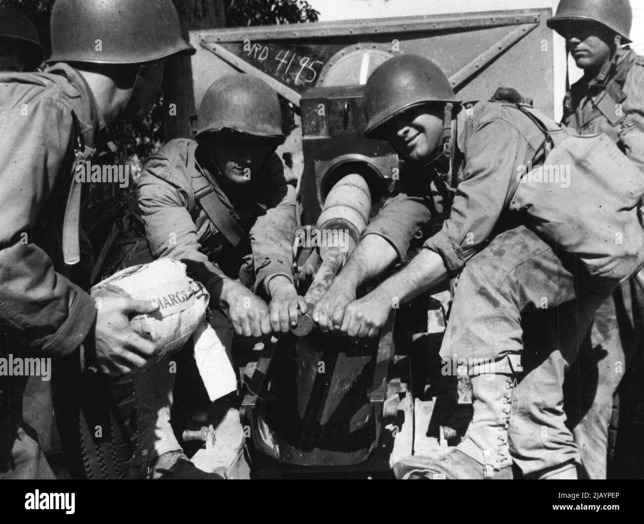 155 howitzer hi-res stock photography and images - Alamy