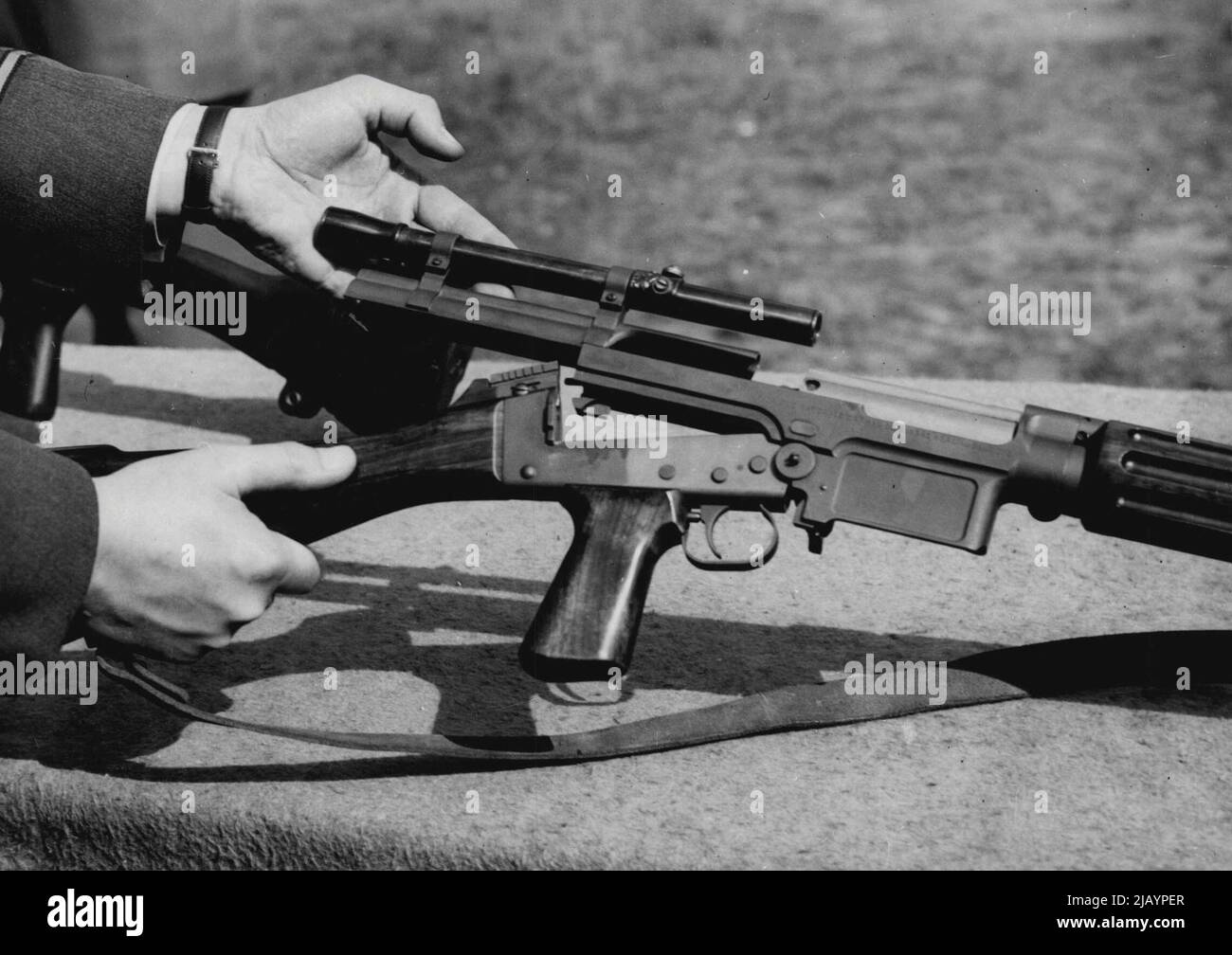 Self loading rifle hi-res stock photography and images - Alamy