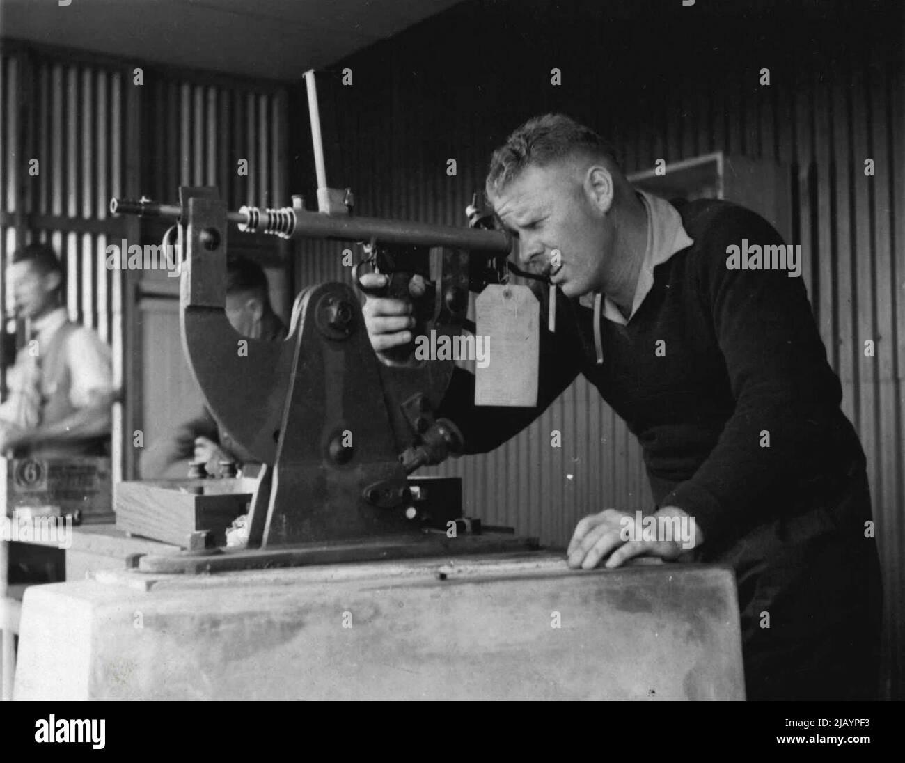 Australian Invents World's Best Sub-Machine Gun -- The Owen gun ...