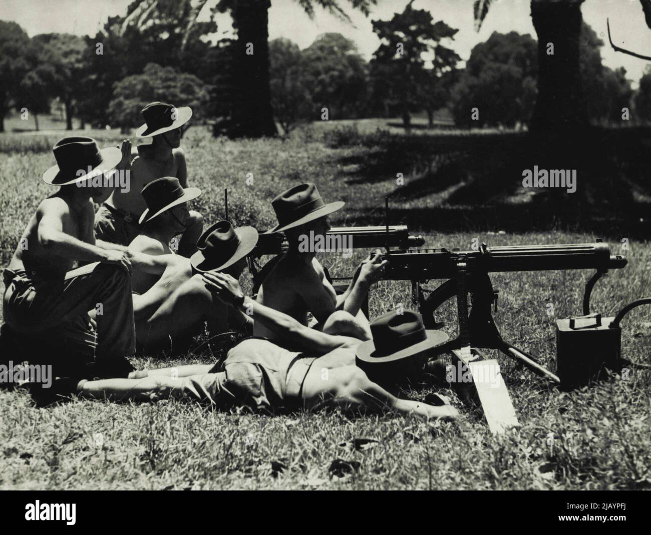 Vickers water cooled machine gun hi-res stock photography and images ...