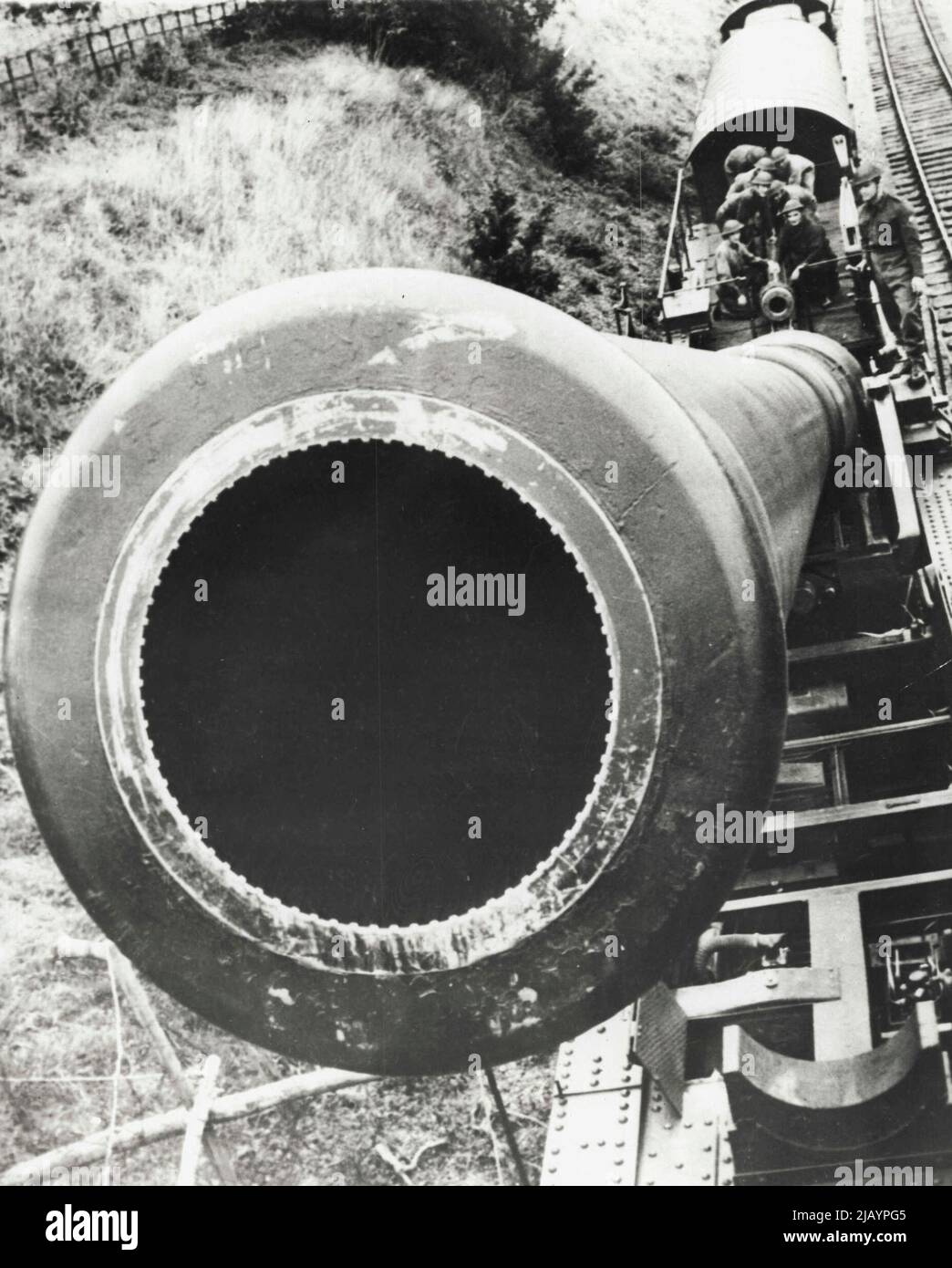 British Big Gun: This Howitzer Mounted on a Railway car is named "His ...