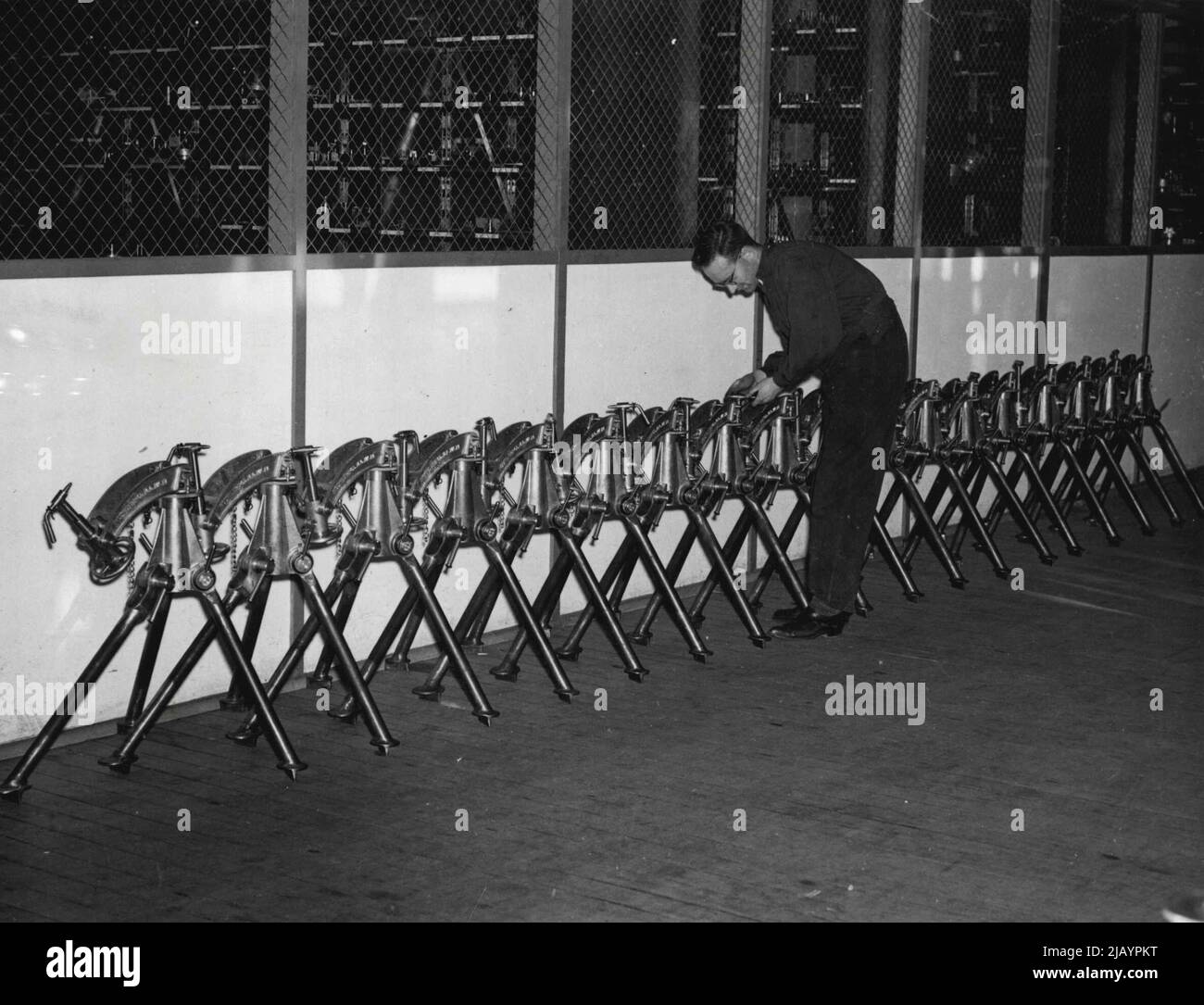 Vickers water cooled machine gun hi-res stock photography and images ...