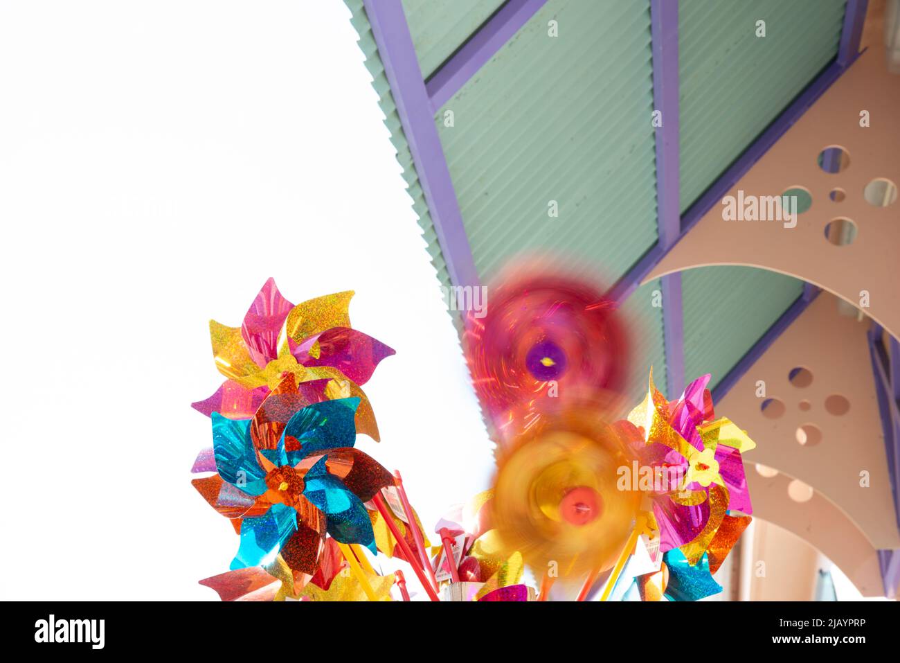 Spin spinning pinwheels hi-res stock photography and images - Alamy