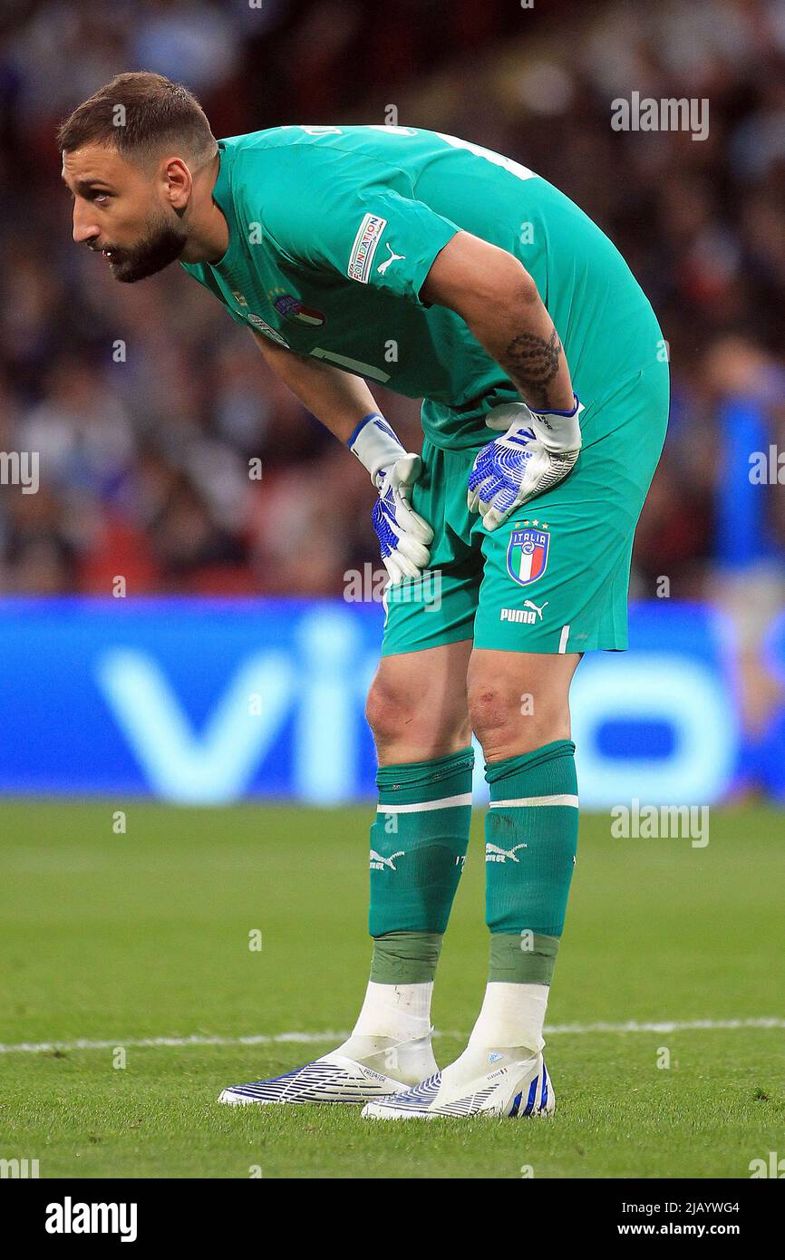 Italian goalkeeper gianluigi donnarumma hi-res stock photography and ...
