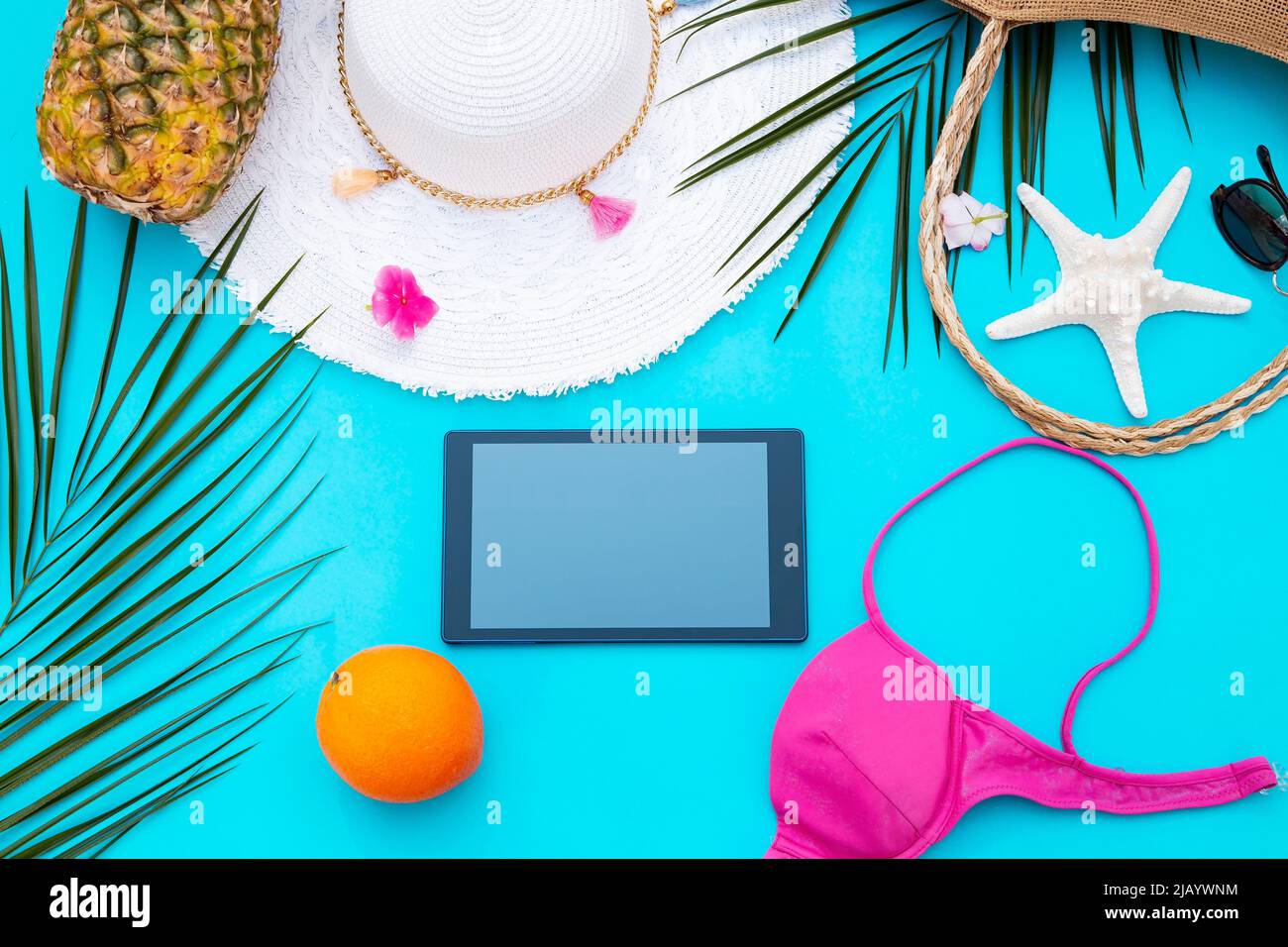 Summer vacation tablet hi-res stock photography and images - Alamy