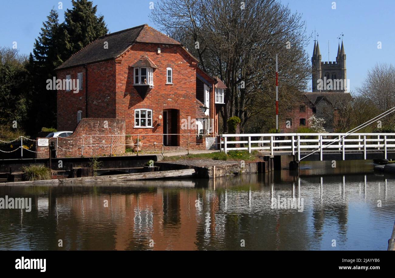 THE RIVER KENNET, BERKSHIRE PIC MIKE WALKER 2010 Stock Photo - Alamy