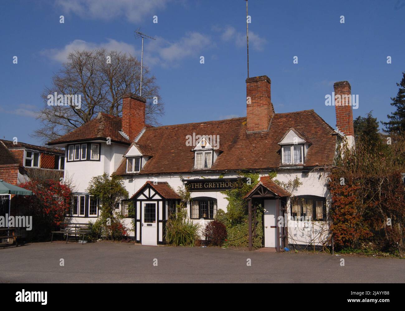 THE GREYHOUND INN AT PANGBOURNE, BERKSHIRE PIC MIKE WALKER 2010 Stock ...