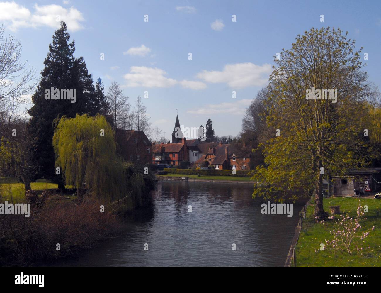 THE RIVER THAMES AT PANGBOURNE, BERKSHIRE PIC MIKE WALKER 2010 Stock ...
