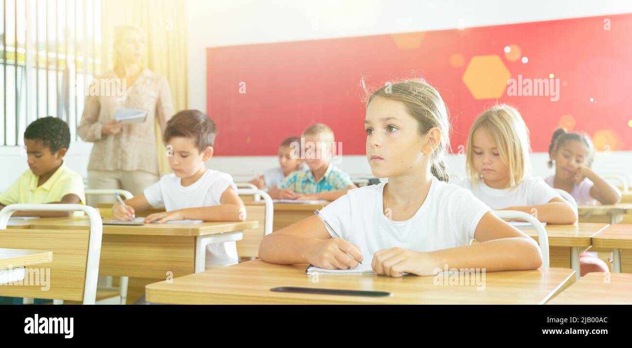 Australian schoolgirl hi-res stock photography and images - Alamy