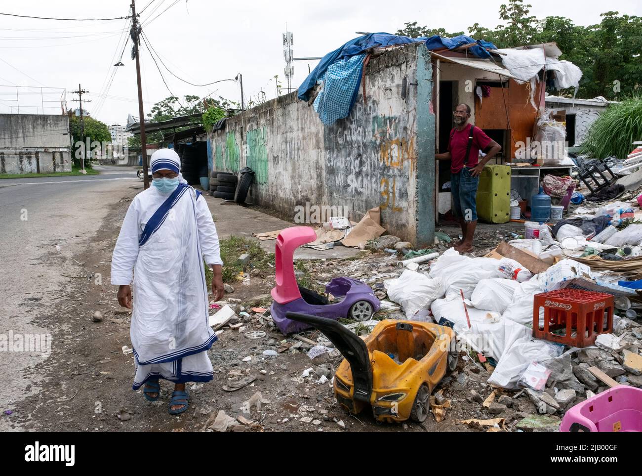 Mother Teresa sister walking through a slum in Panama City where food ...